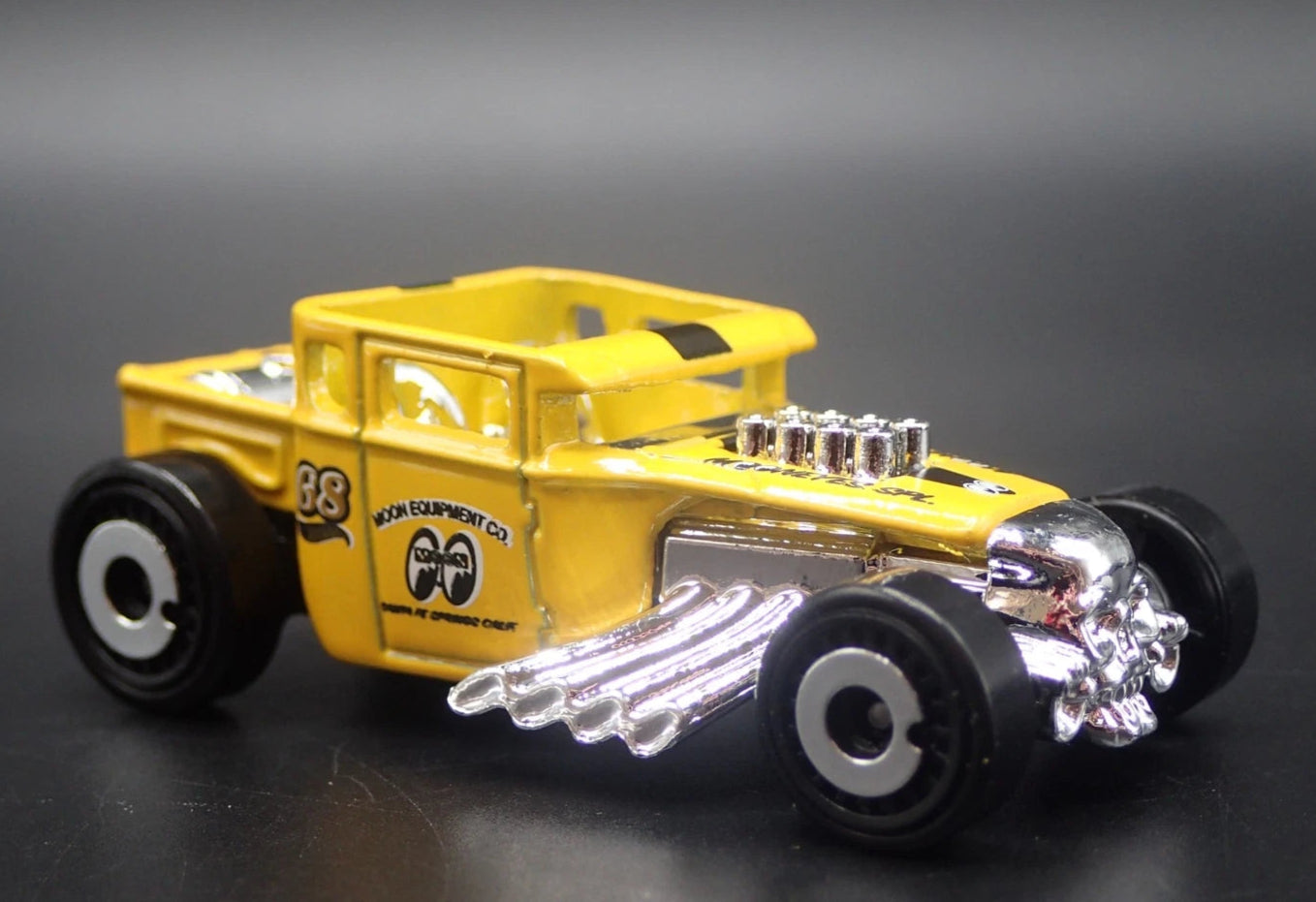 Hot Wheels 2021 #161/250 Bone Shaker, NEW/LOOSE, yellow Moon Eyes live ...