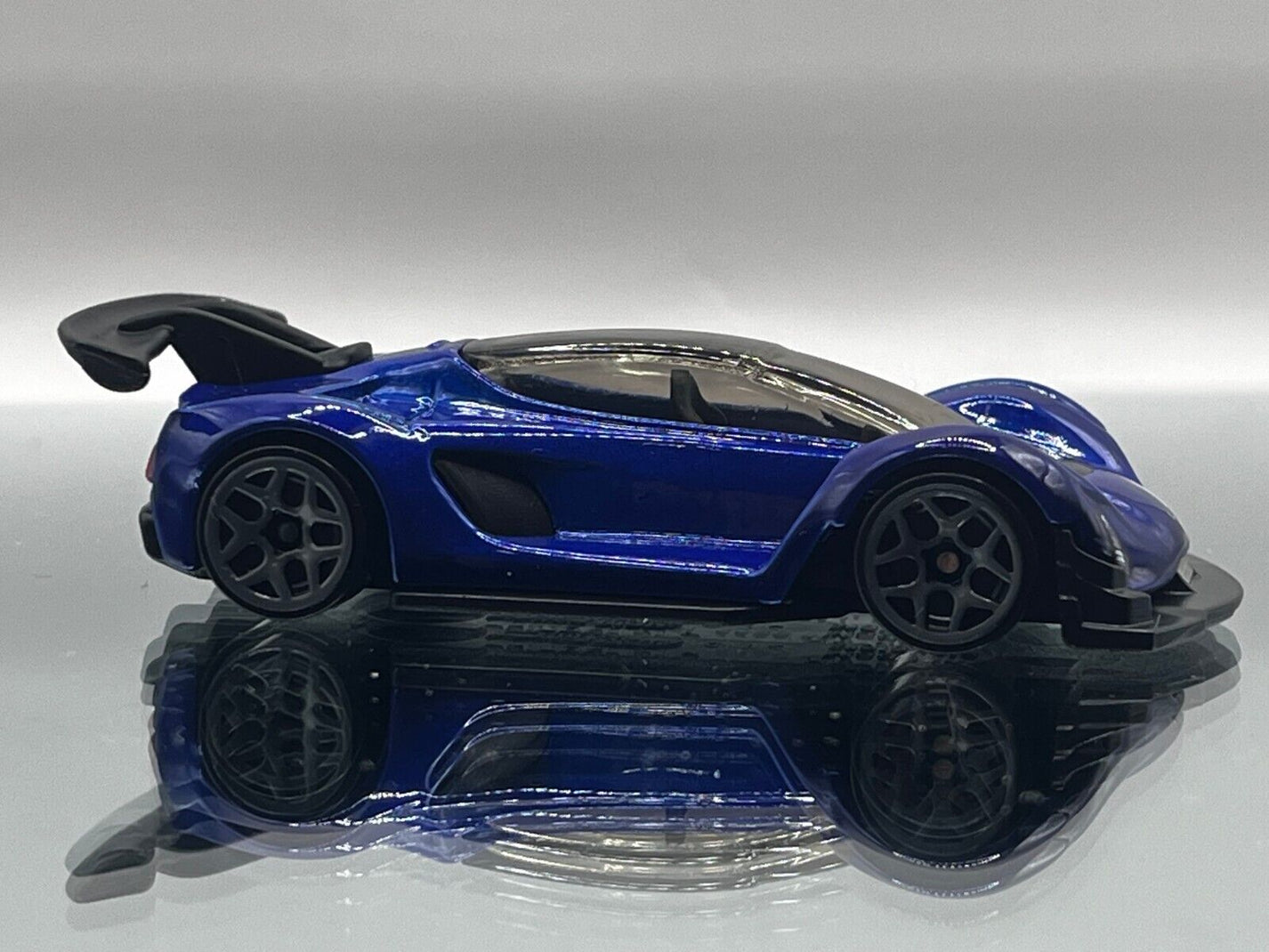 Hot Wheels 2024 #013/250 Czinger 21C, NEW/LOOSE, blue my mind – Ignition Diecast
